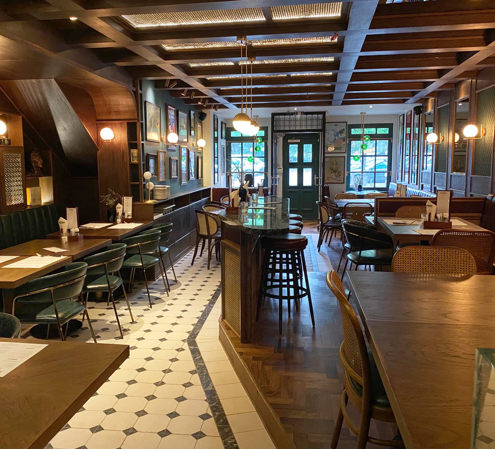 De Resident Restaurant | poniarchitects
